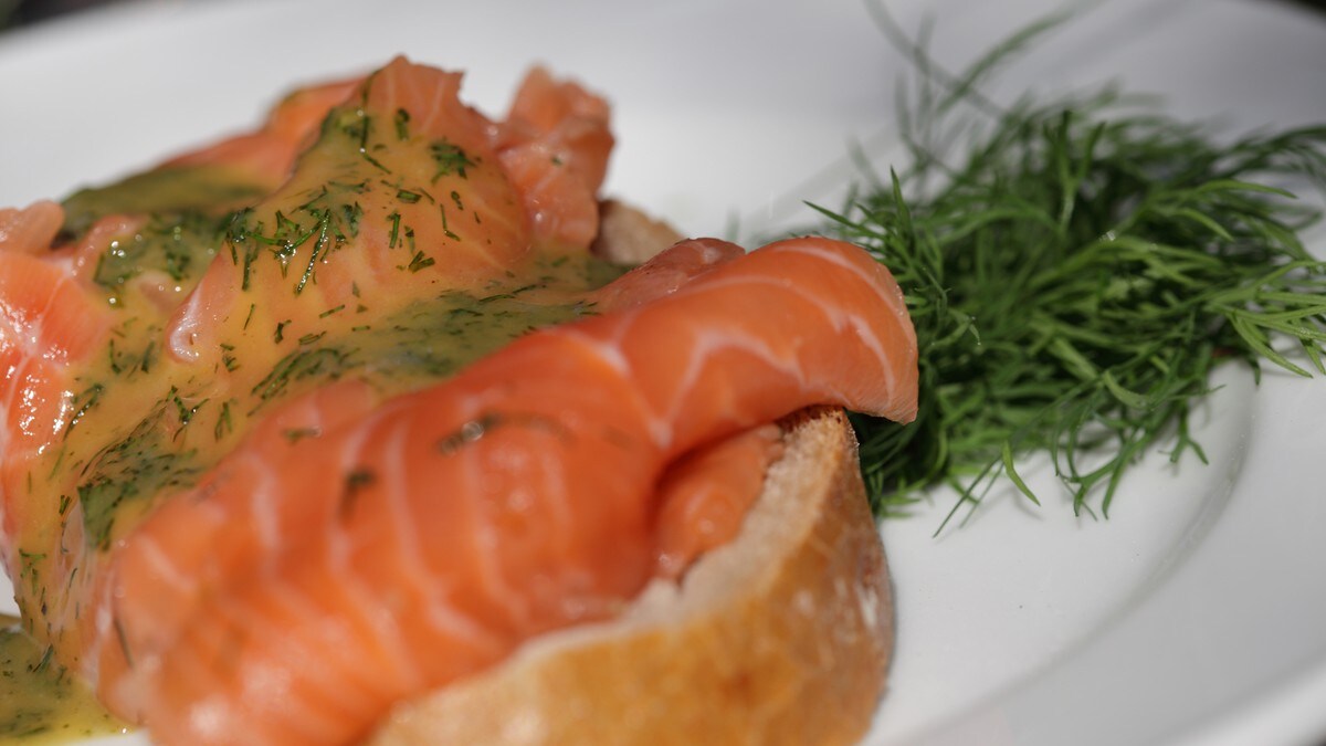 Gravlaks - NRK Mat - Oppskrifter og inspirasjon