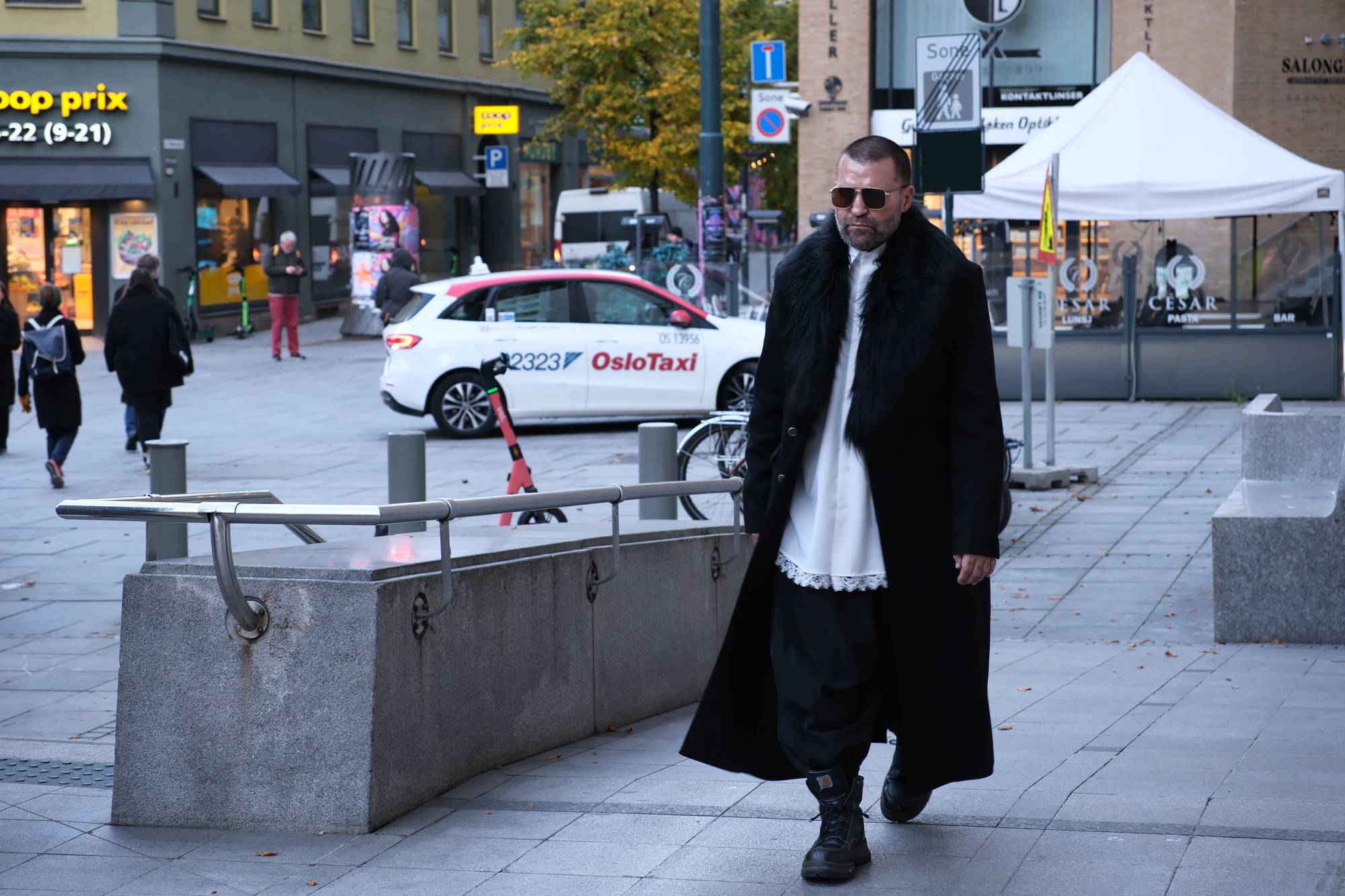 Kunstner Bjarne Melgaard i rettsstrid om kunst for millioner – NRK ...