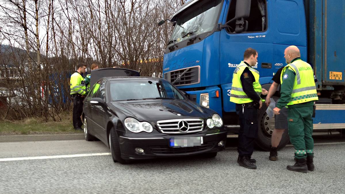 Skjøvet av lastebil 200 meter – NRK Vestland