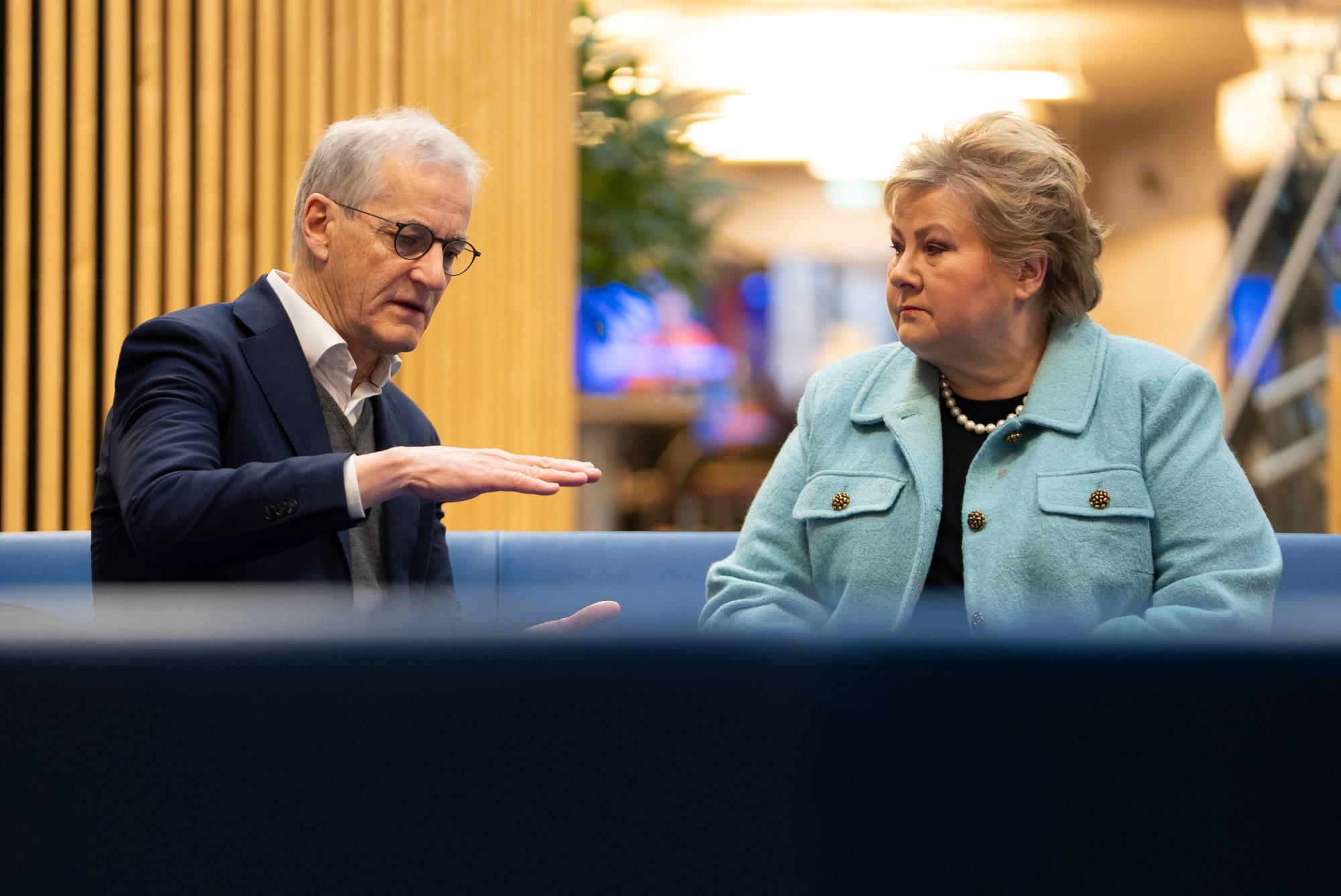 Valg 2025: Ny krisemåling for Høyre – solid rødgrønt flertall – NRK Norge – Oversikt over ...