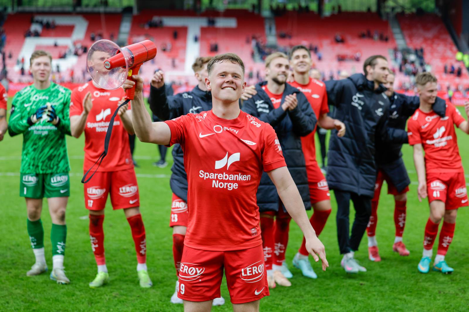 Kristian­sund Ballklubb tapte mot Brann på bortebane – NRK Møre og Romsdal – Lokale nyheter, TV ...