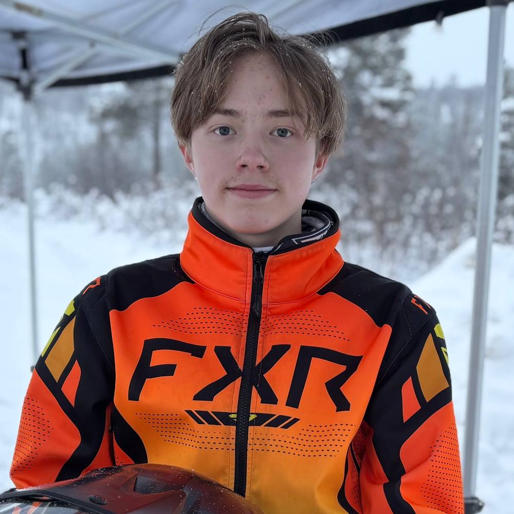 Olav Mathias Samuelsen (15) fikk råd av verdensmester Elias Ishoel ...
