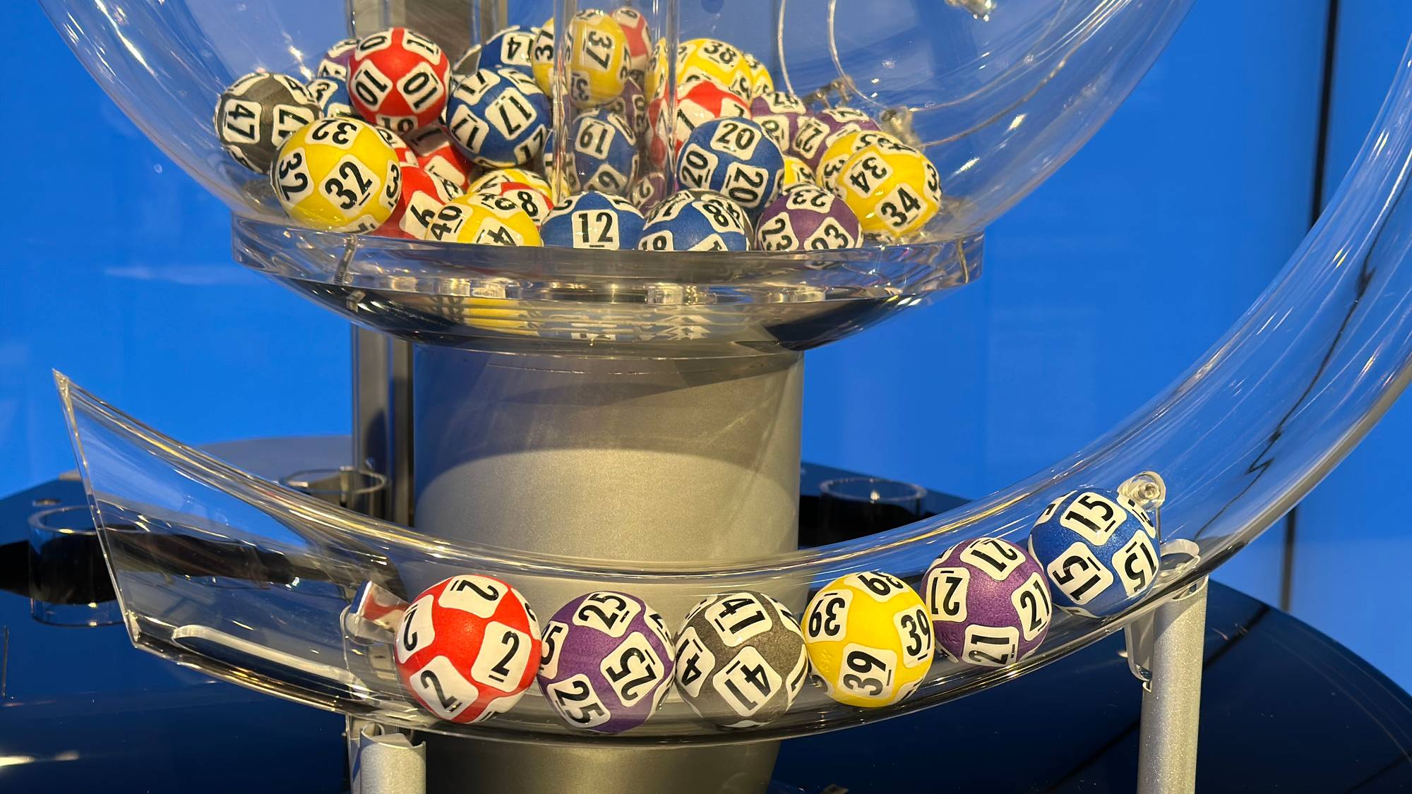 Kvinne fra Hammerfest vant nesten 4,8 mill i lotto – NRK Troms og Finnmark