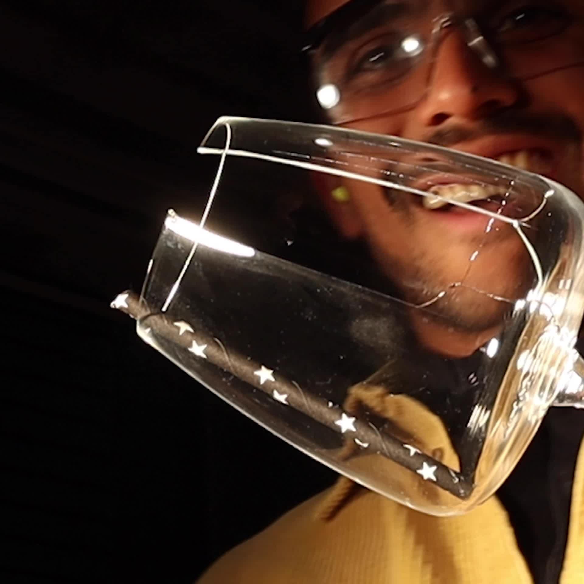 Hvordan er det mulig å knuse glass med stemmen? – NRK