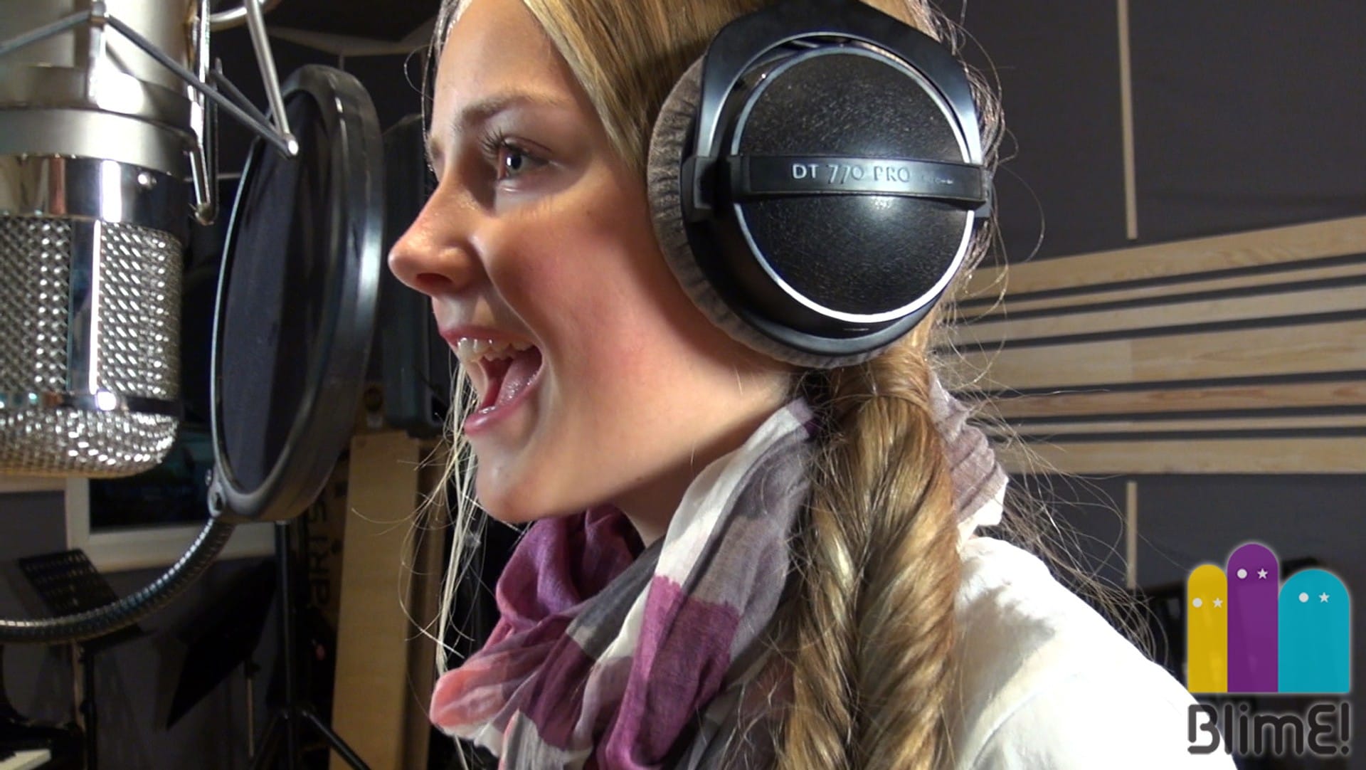 Mathea Mari og Marcus i musikkstudio – NRK