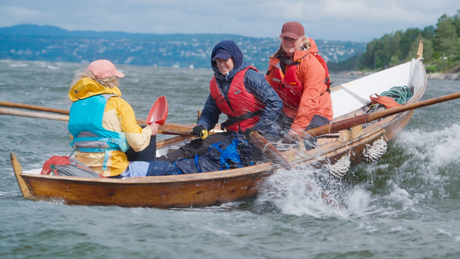 Disse blir med Anne Lindmo på tur i den nye NRK-serien Frifot. – NRK ...