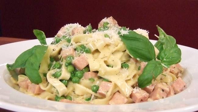 Åtte pastaretter som tar åtte minutter – NRK Mat – Oppskrifter og ...