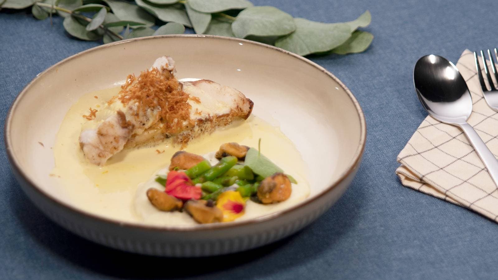 Breiflabb med safransaus og blomkålkrem – NRK Mat – Oppskrifter og ...