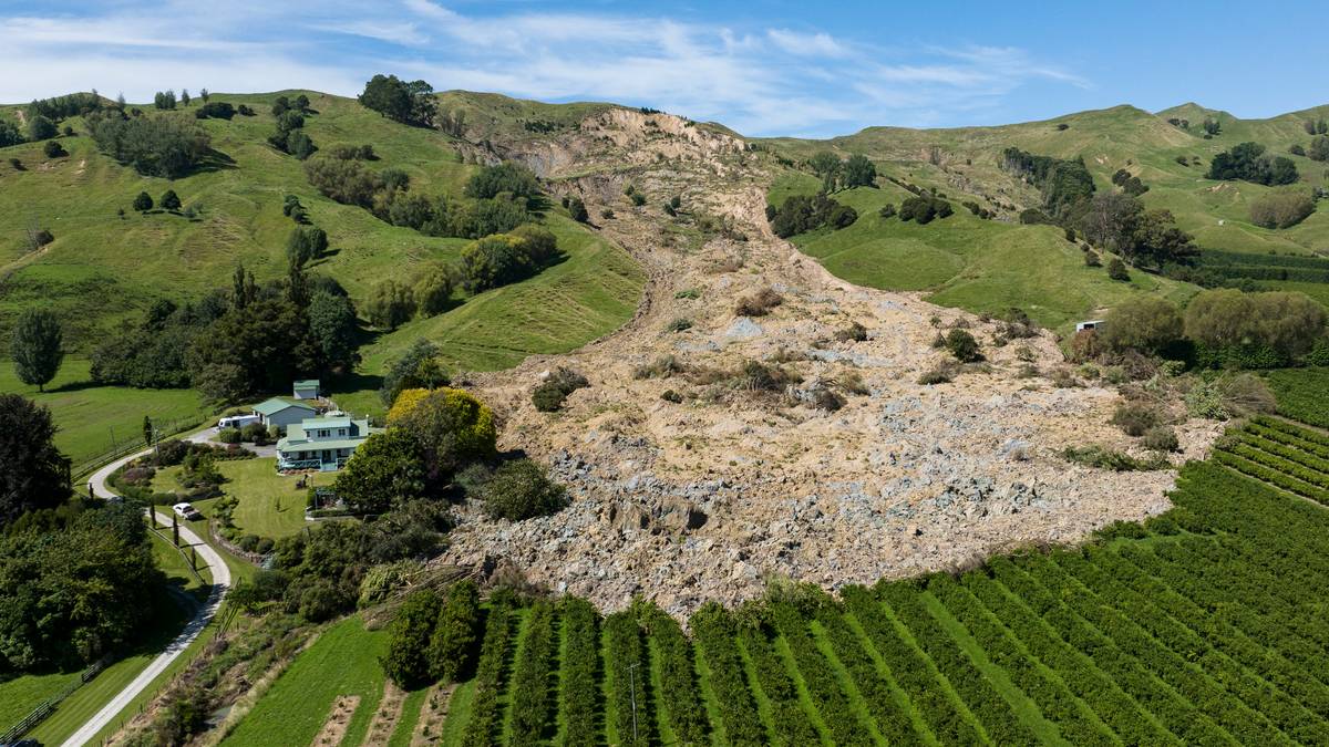 Åtte fortsatt savnet etter syklon i New Zealand – Siste nytt – NRK