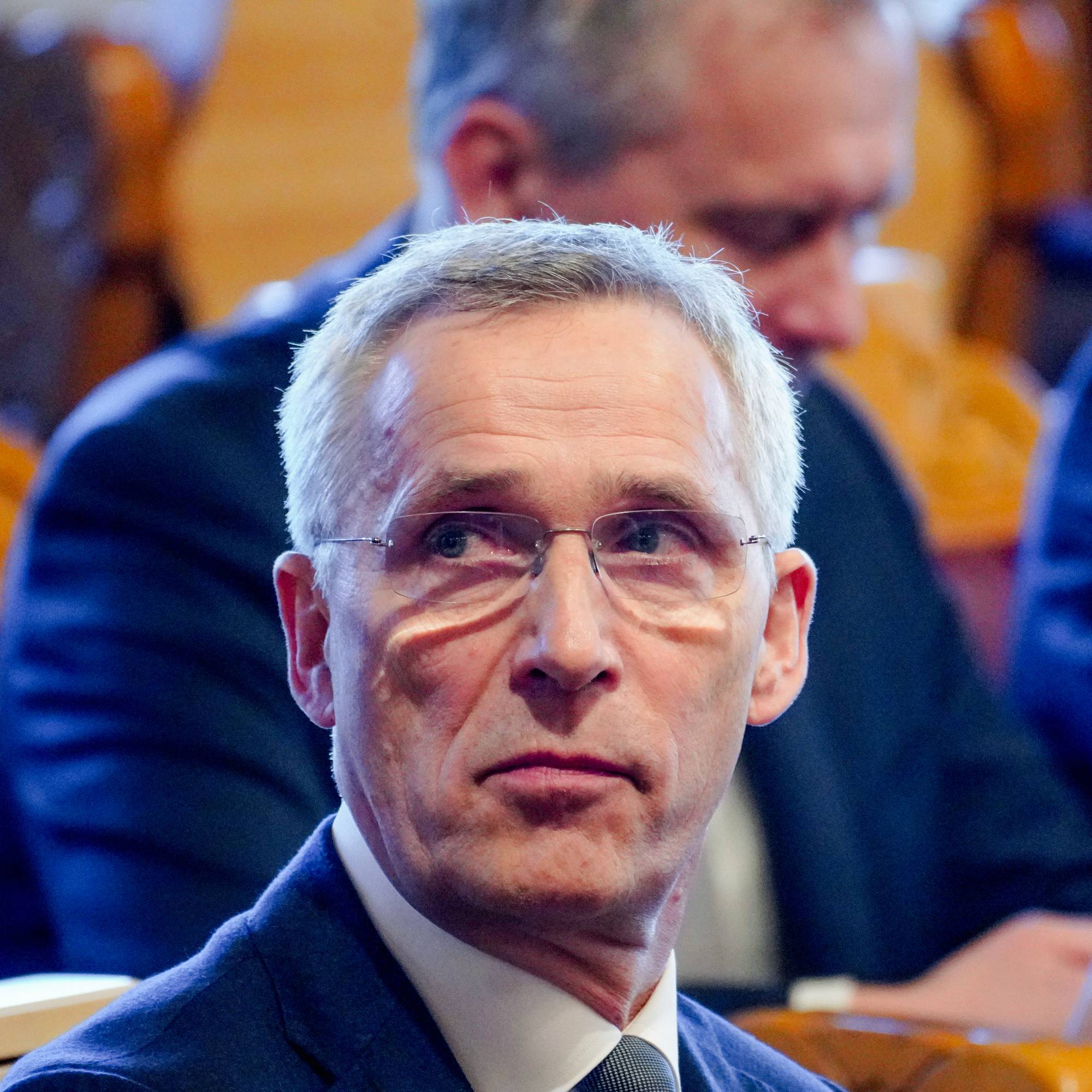 Støre-regjeringen lar nå toppene i staten tjene over 2 mill: – Uklokt ...