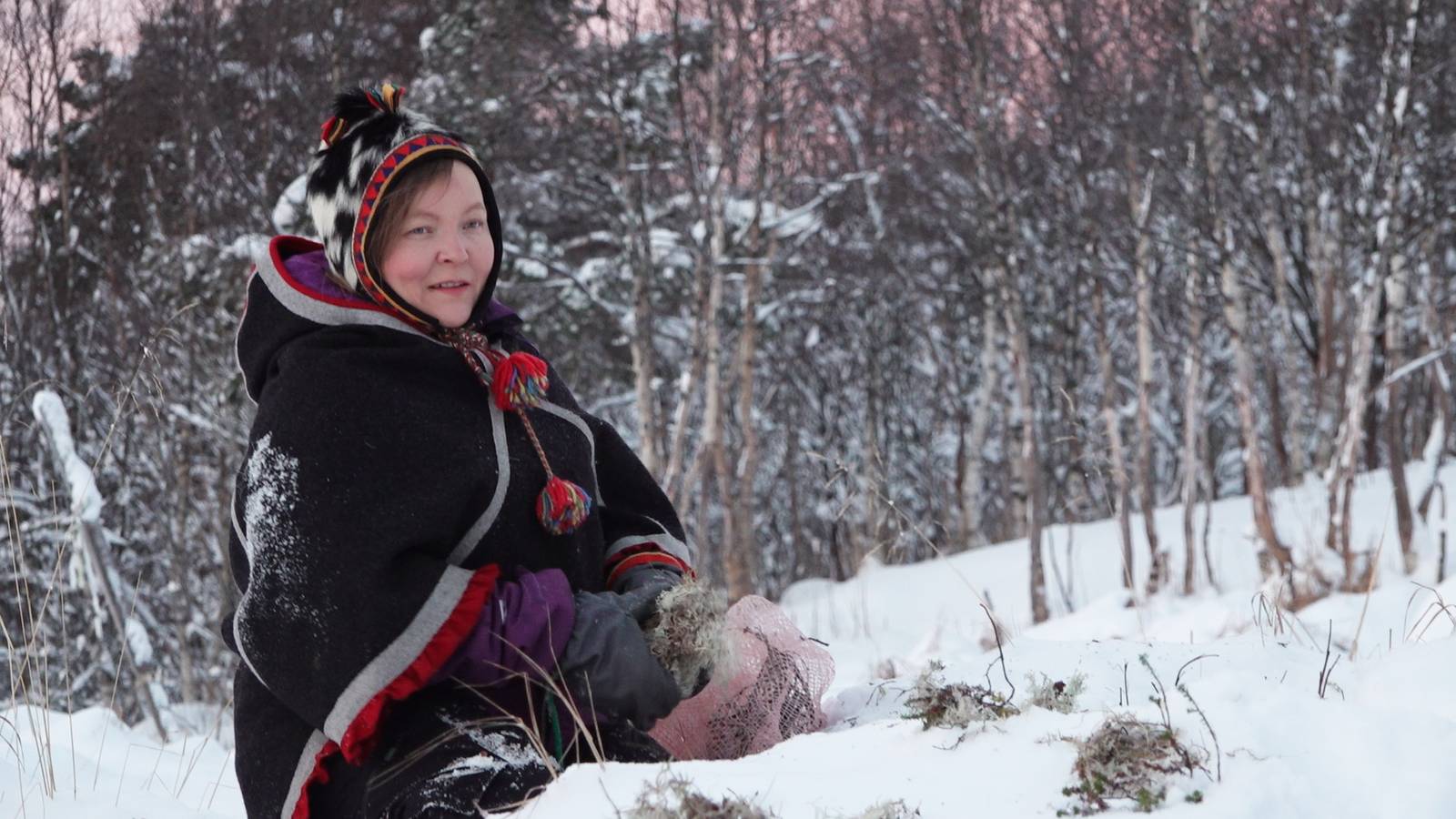 Máret Rávdná lager vafler av reinhjerne – hun nekter å kaste mat – NRK ...