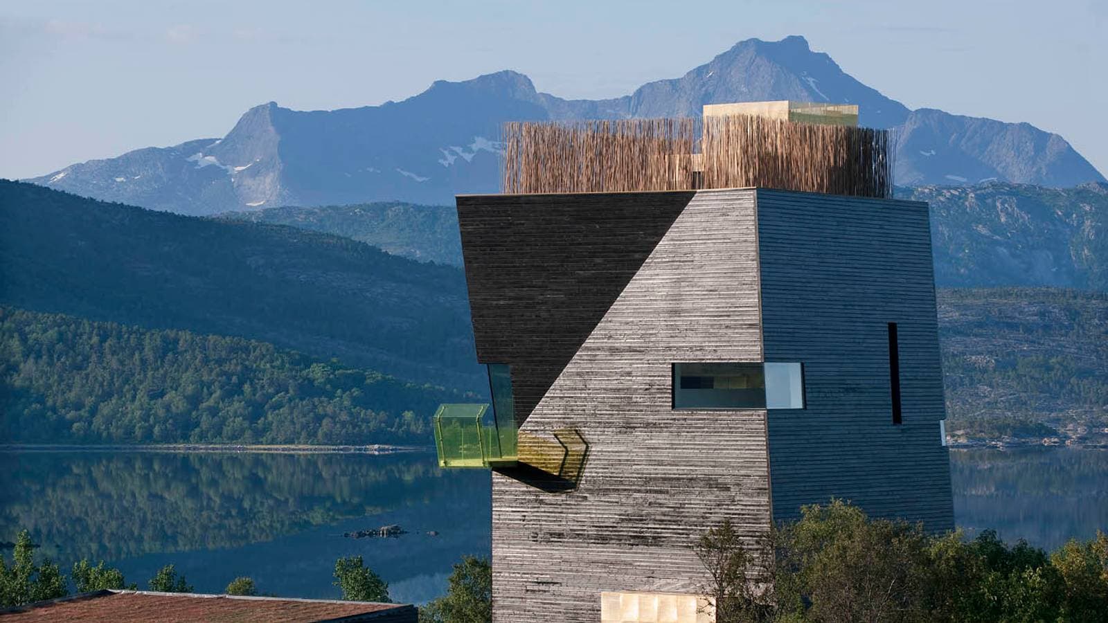 Alisa (29) stiller ut regimekritisk kunst i Norge: – Jeg er redd, men ...