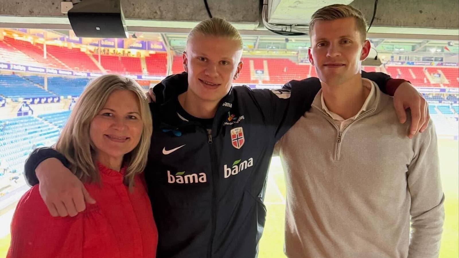 Erling Braut Haaland hyller moren: – Hun er sjefen i mitt liv – NRK ...