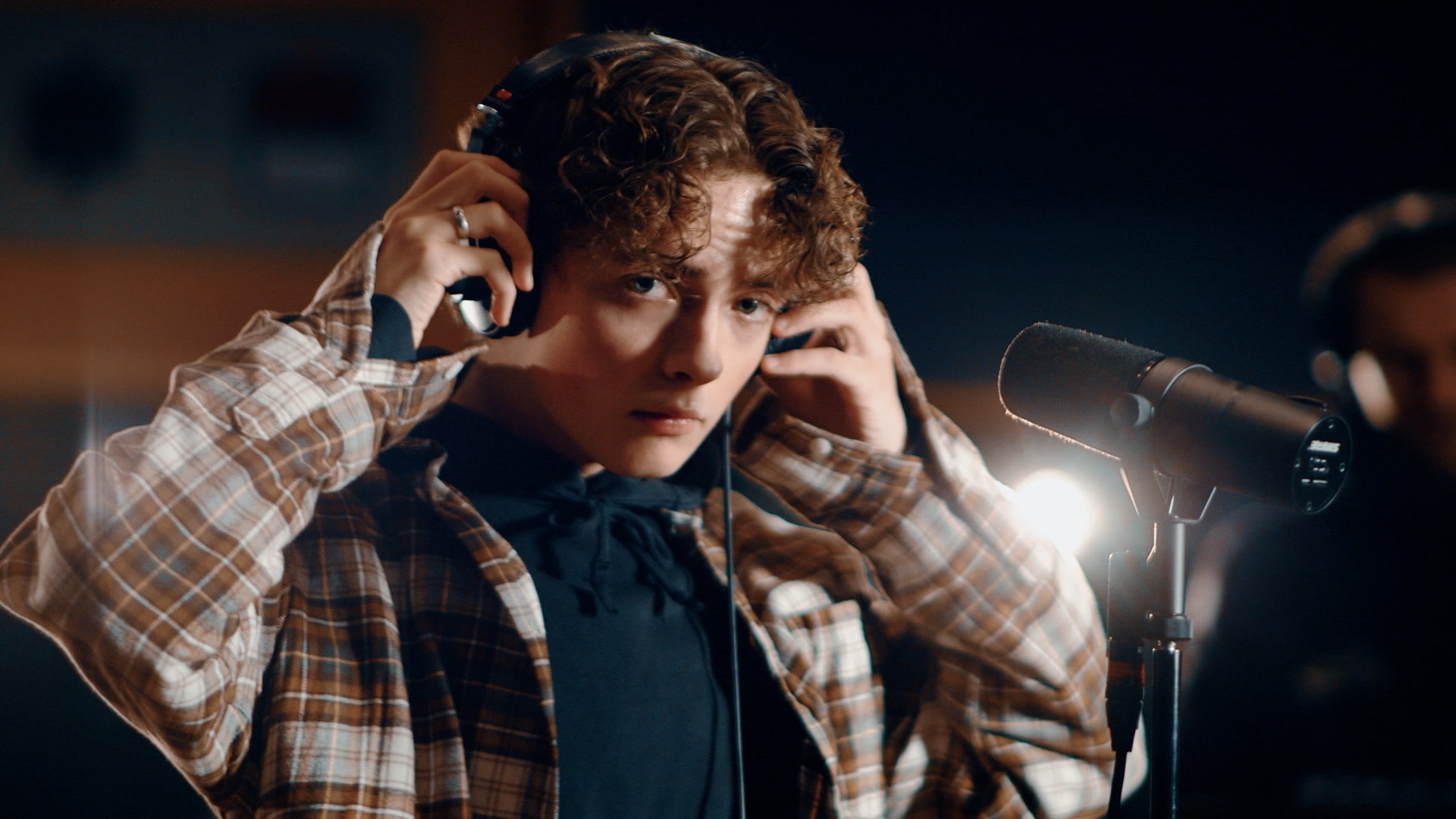 Jonathan Floyd – «Checka» (LOREDANA x DELARA-cover) – NRK
