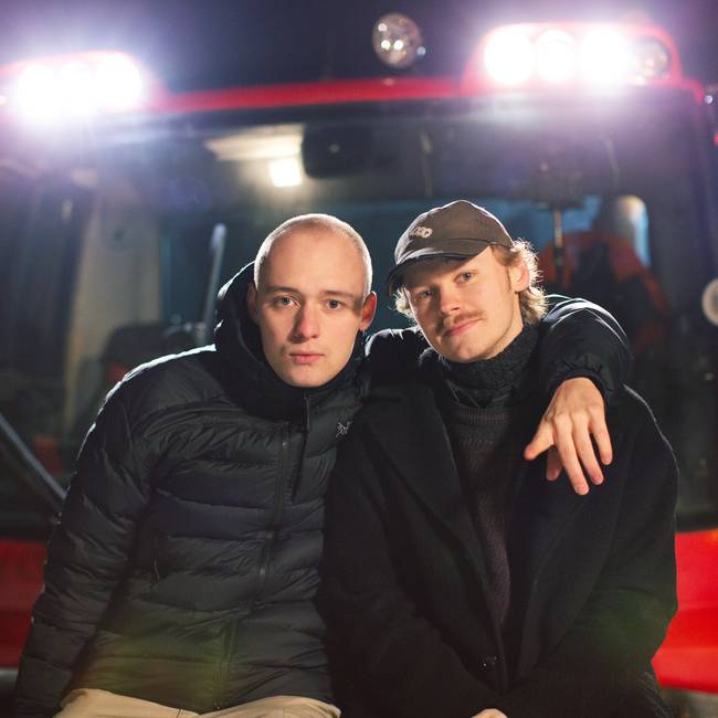 Erik og Gustav har laget årets påskekrim i lydformat: «Rød løype» – NRK ...