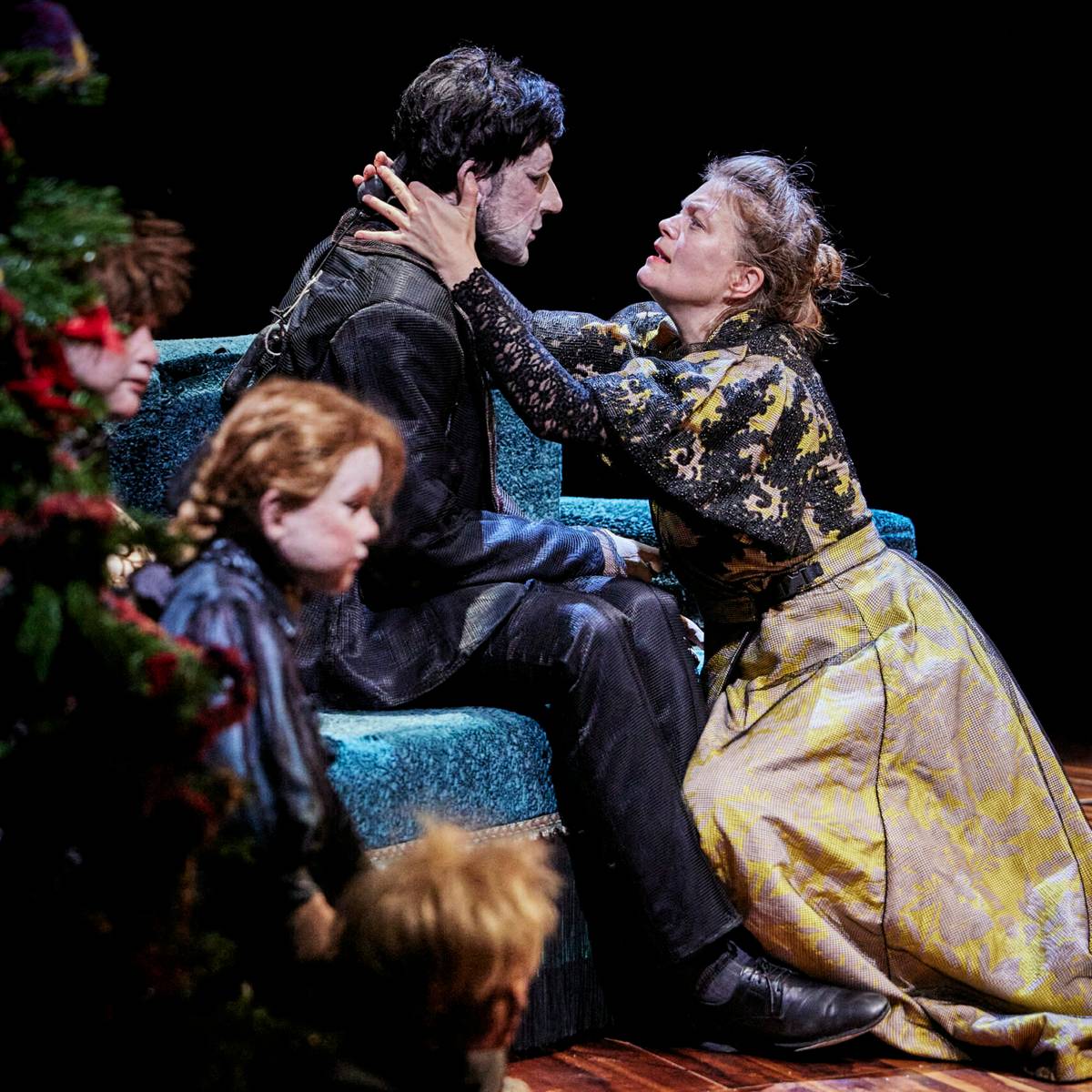 Anmeldelse: «A Doll's House» ved Teater Innlandet på Hamar – NRK Kultur ...