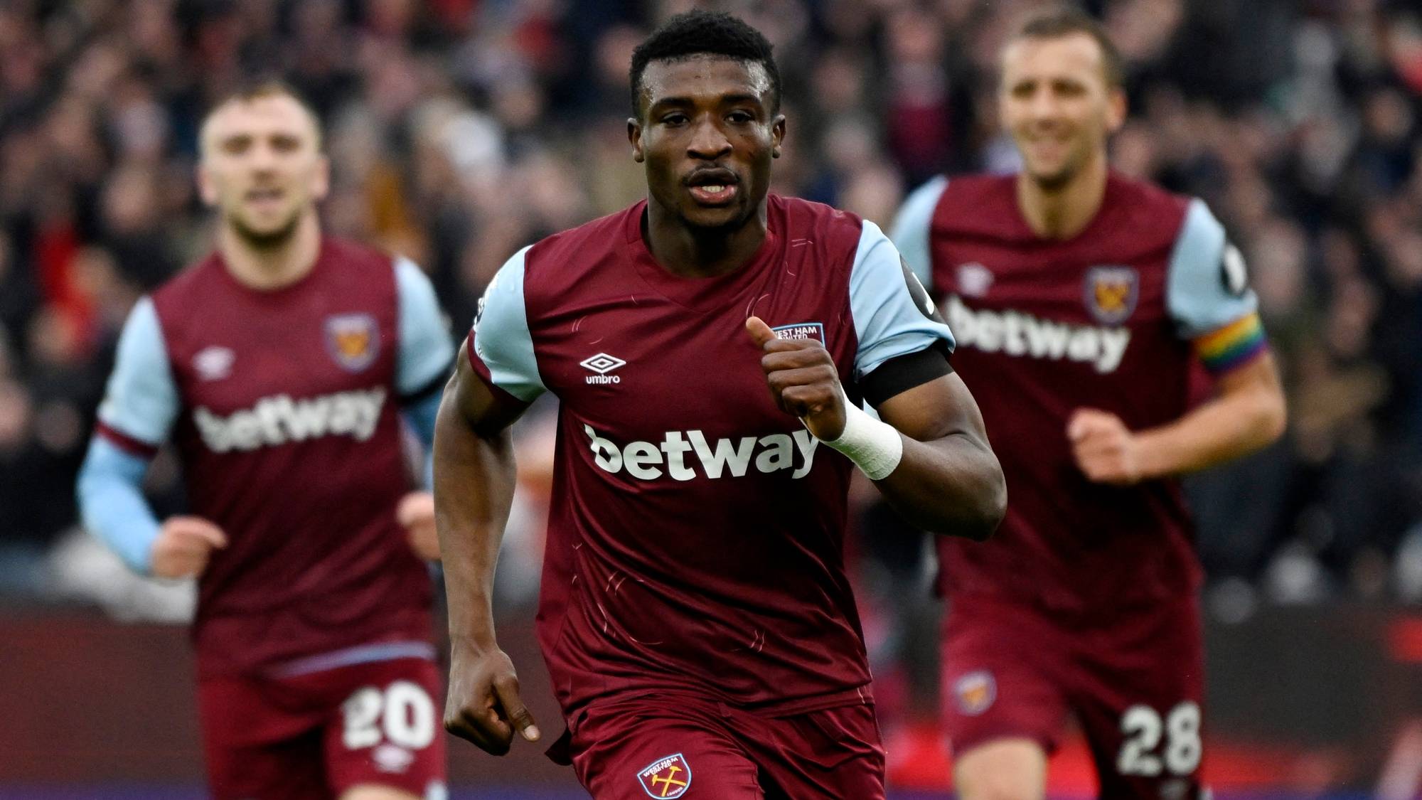 Premier League-stjerne mener Strømsgodsets benkesliter Emmanuel Danso ...