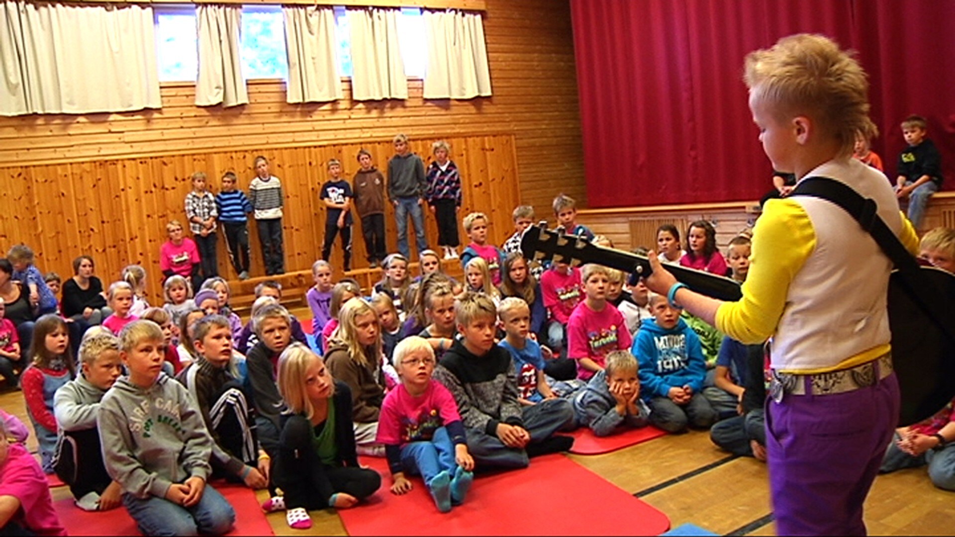 Torstein Snekvik tilbake på skulen – NRK