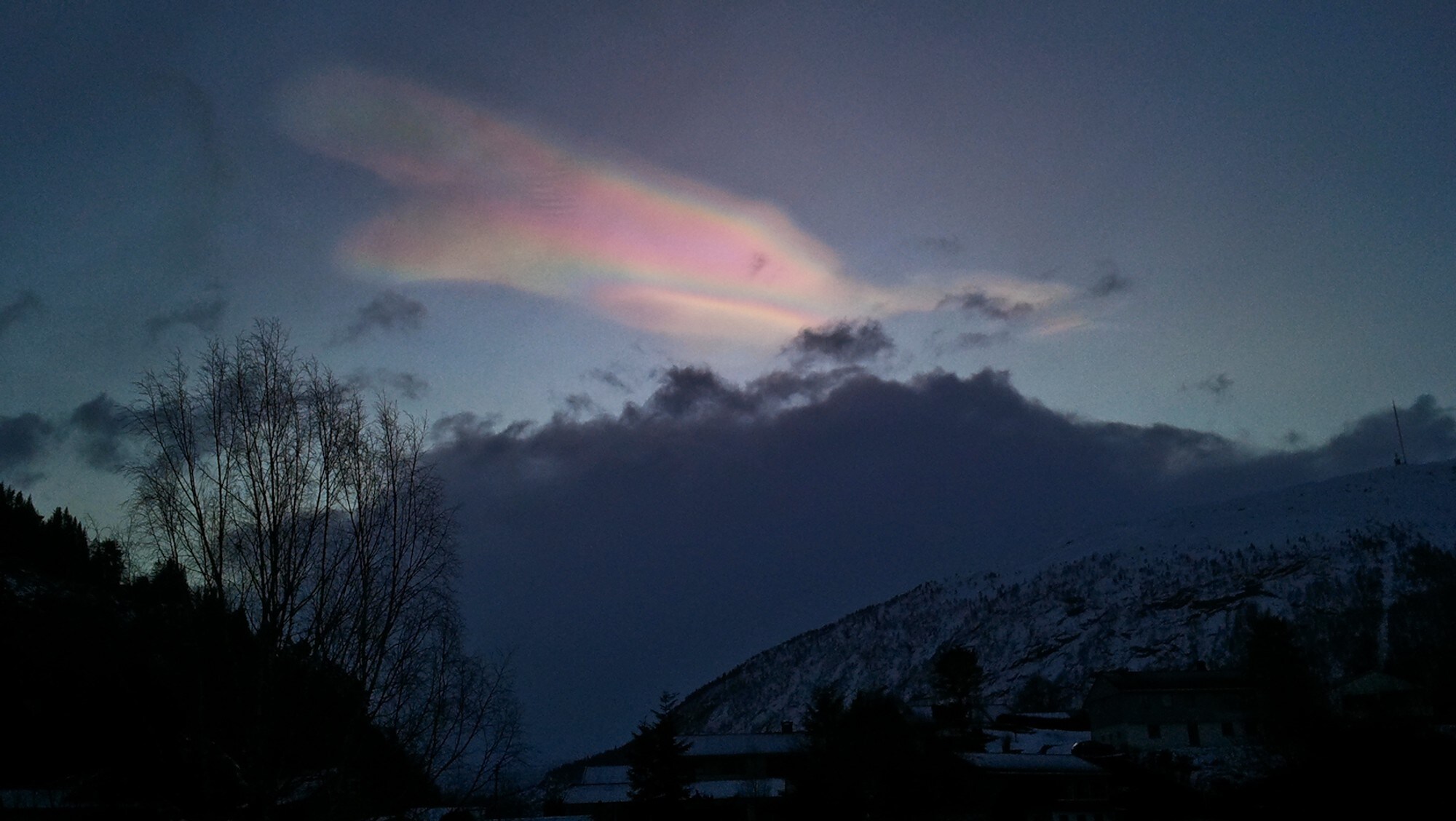 Slik oppstår perlemorskyer – Yr