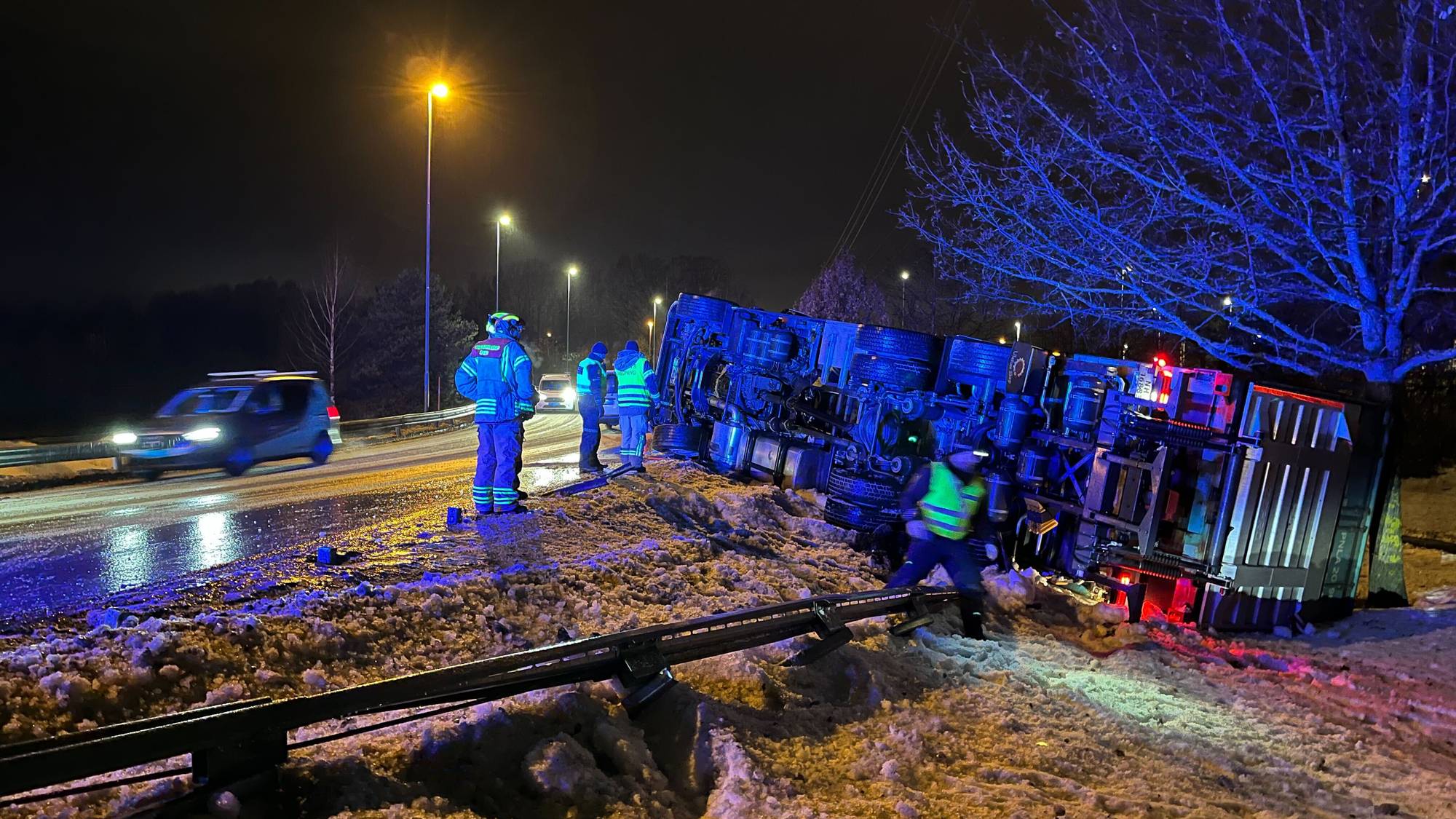 Flere trafikkulykker på glatte veier – NRK Vestfold og Telemark – Lokale nyheter, TV og radio