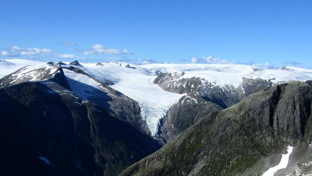 Brearmar langs Jostedalsbreen minkar med mange meter – NRK Vestland