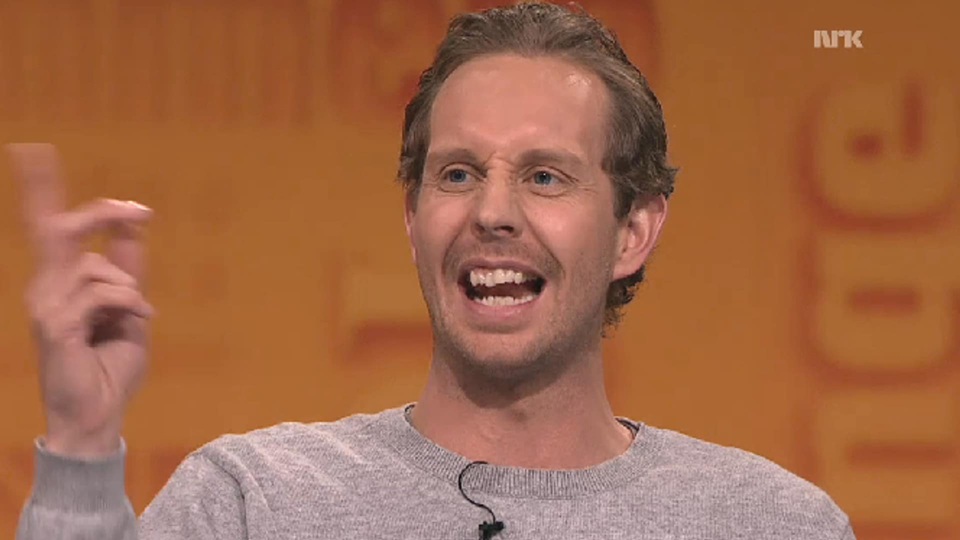 Morten Ramm som tivoli-annonsør – NRK