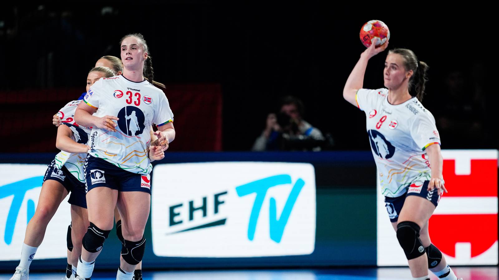 Thale og Live Rushfeldt Deila voks opp i idrettshallen – takkar ...