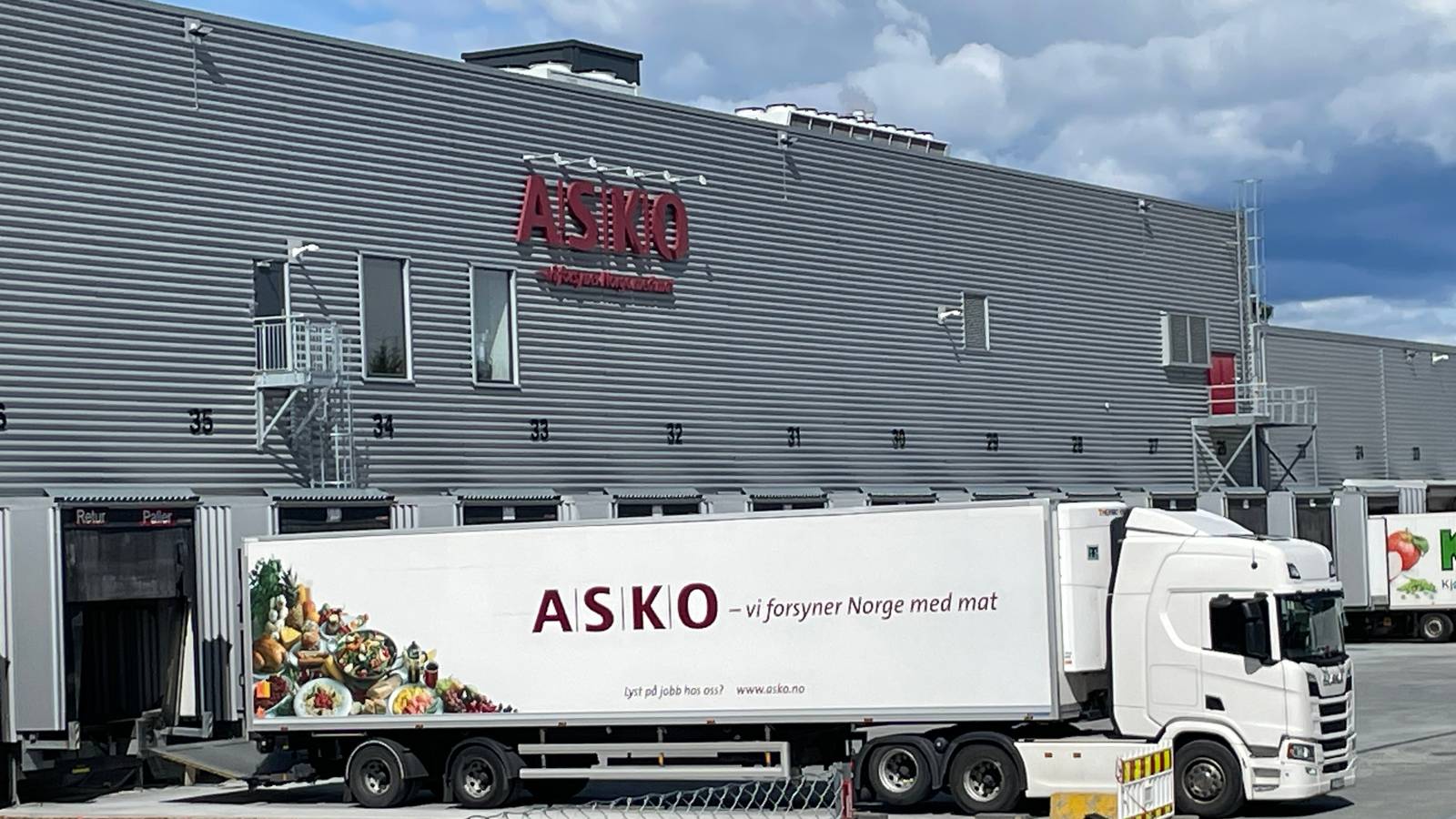 Billigere å kjøpe Monster fra Nederland enn fra norsk produsent – NRK ...