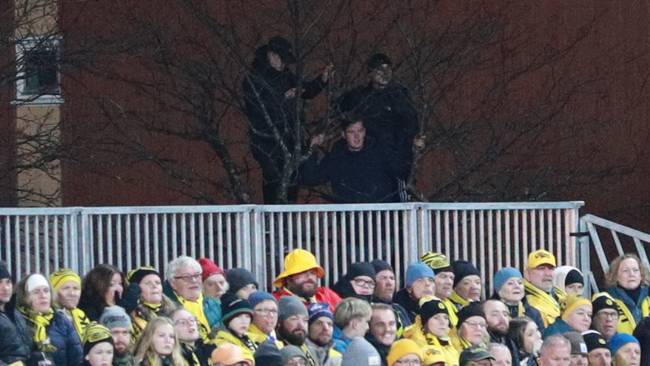 [NRK] PSV supporters watching the game in Bodø in a tree just outside ...