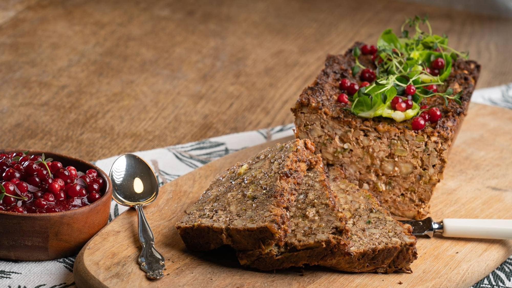 Nøttestek med tyttebær – NRK Mat – Oppskrifter og inspirasjon