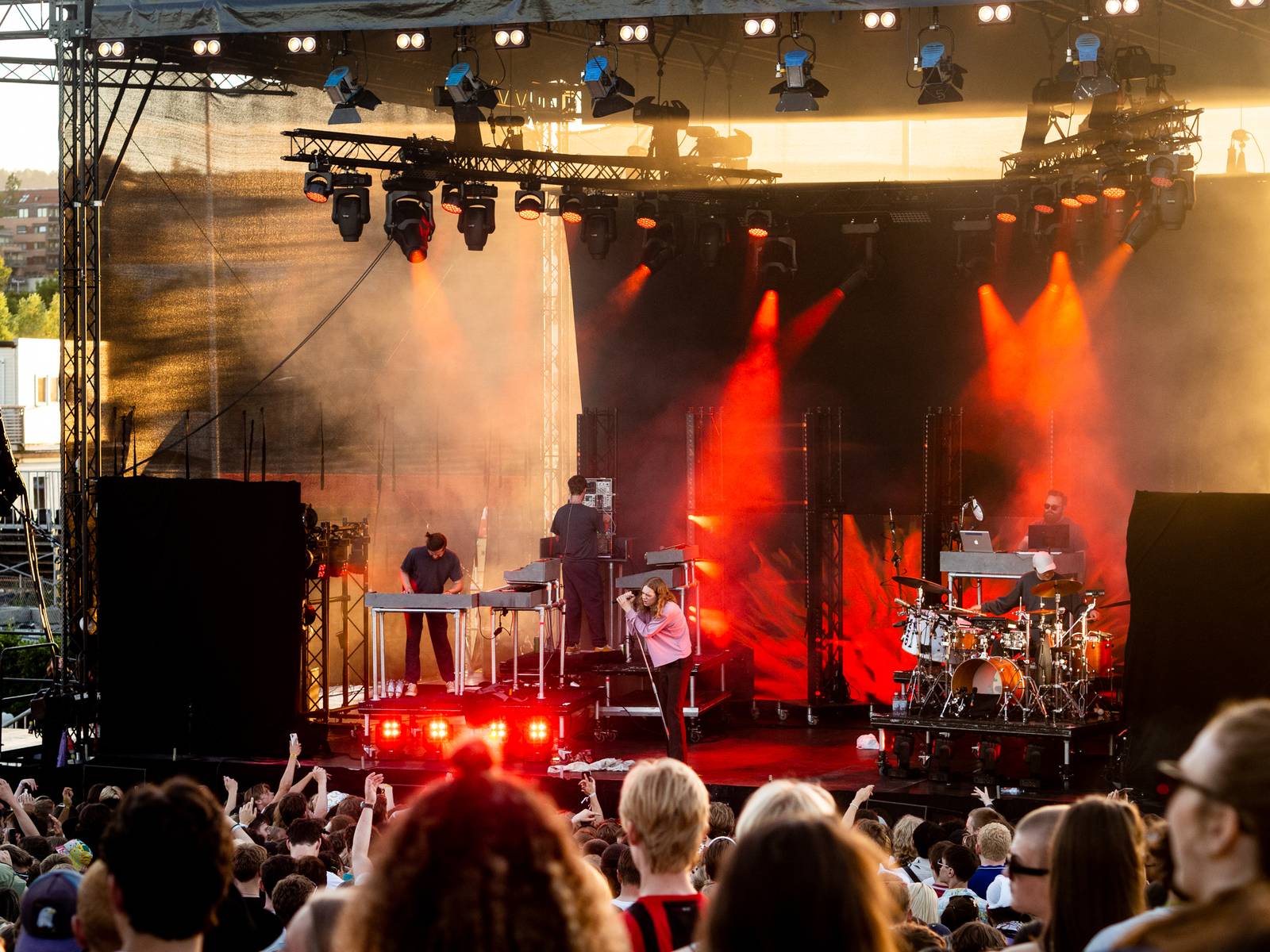 Anmeldelse: «Og eg lyger så det renner som en foss gjennom rommet» av Gabrielle – P3 ...