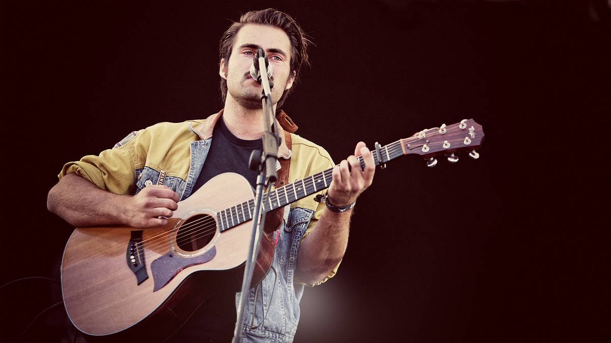 Anmeldelse: Mikhael Paskalev, Hovescenen, Hovefestivalen – P3 ...