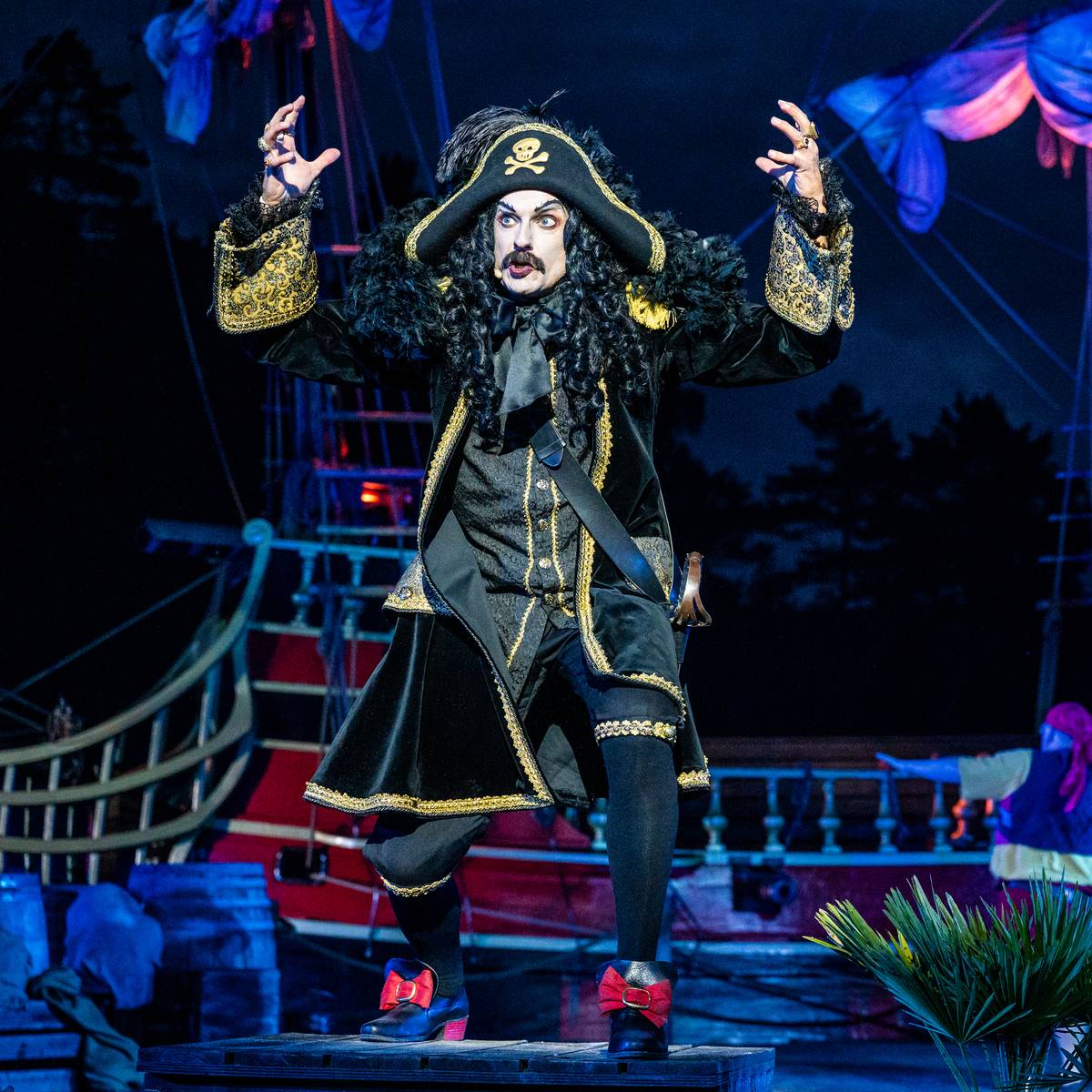 Har solgt 45.000 billetter til «Kaptein Sabeltann» i Dyreparken – NRK ...