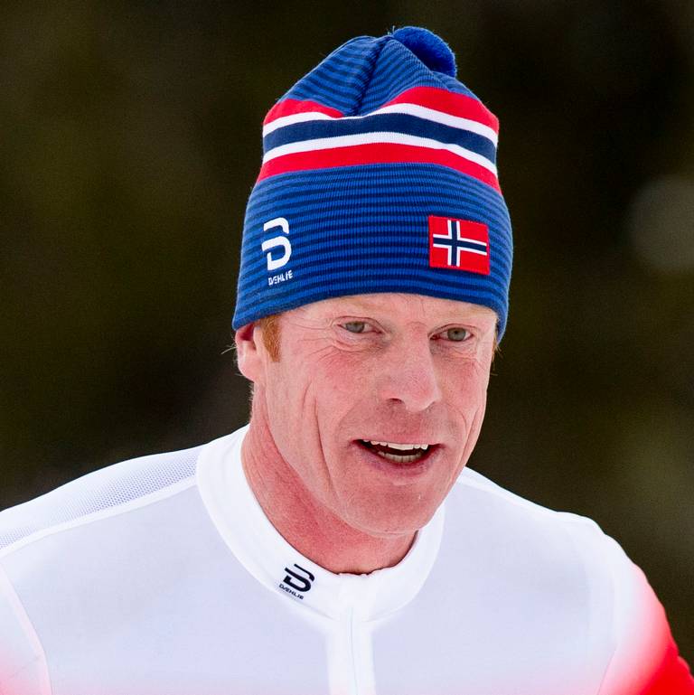 Ordfører Sture Pedersen i Bø i Vesterålen ringes ned av millionærer som ...