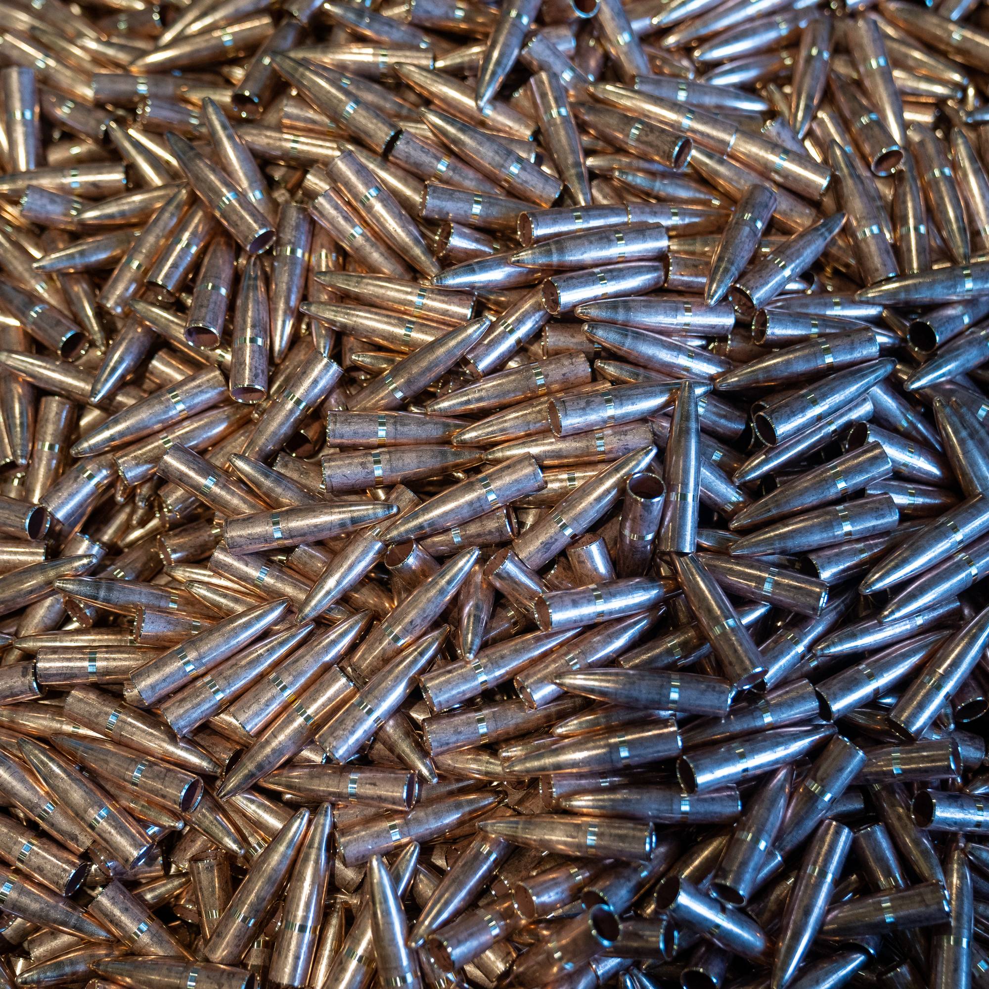 Statsministeren og forsvarsministeren til Nammo på Raufoss – NRK ...