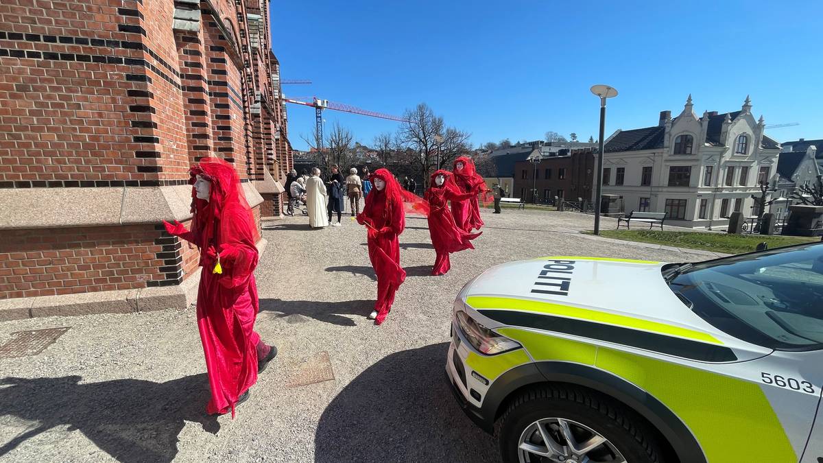 Politiet Etterforsker Klimaaktivistene I Extinction Rebellion Nrk