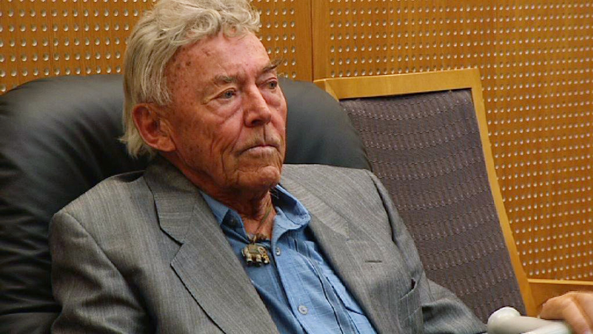 John-Christian Sandberg forteller om da han ble ranet – NRK