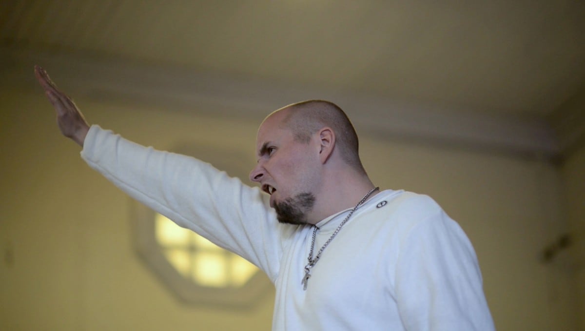 NMR-leder Simon Lindberg dømt etter nazihilsen – NRK Dokumentar