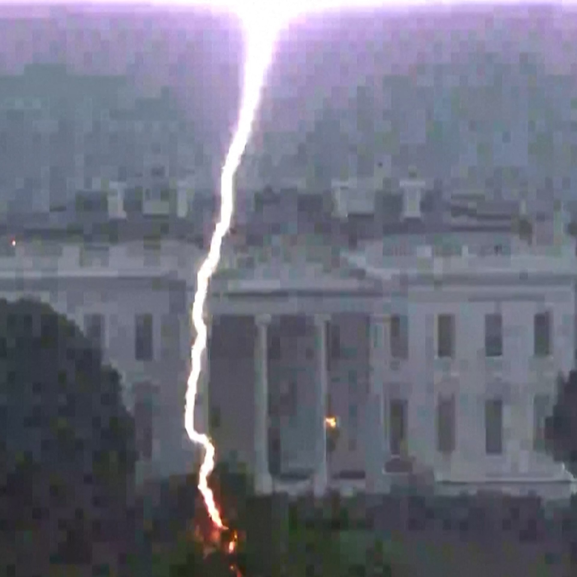 Tre døde av lyn ved Det hvite hus – Siste nytt – NRK