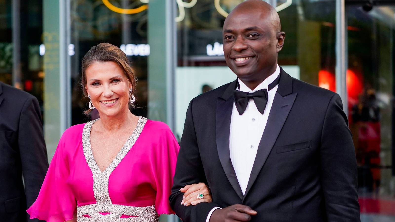 Prinsesse Märtha Louise og Durek Verrett gifter seg – NRK Norge – Oversikt over nyheter fra ...