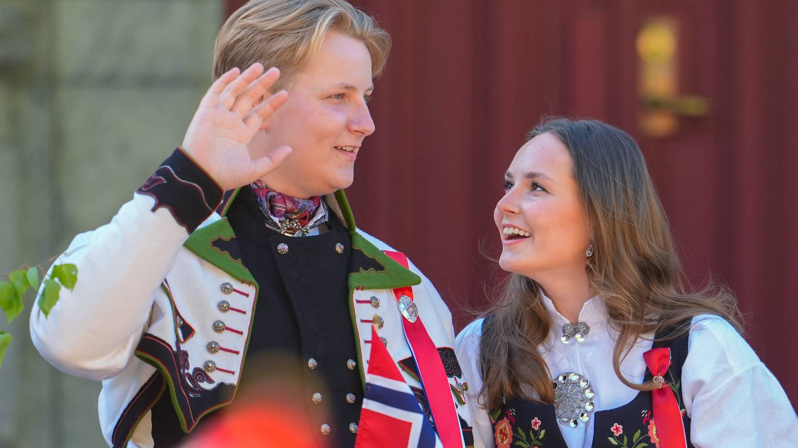 Her feirer prinsesse Ingrid Alexandra 17. mai i Målselv-bunad – NRK ...