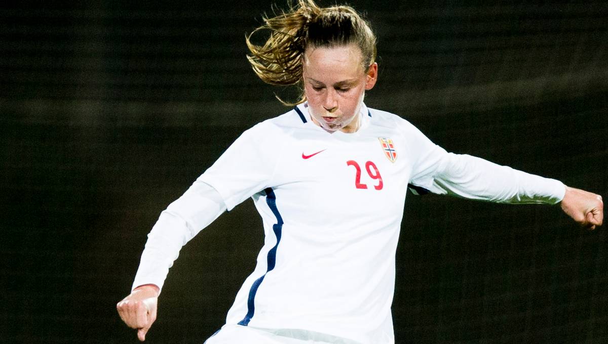 Stine (22) er spent før meisterskapsdebuten – NRK Vestland