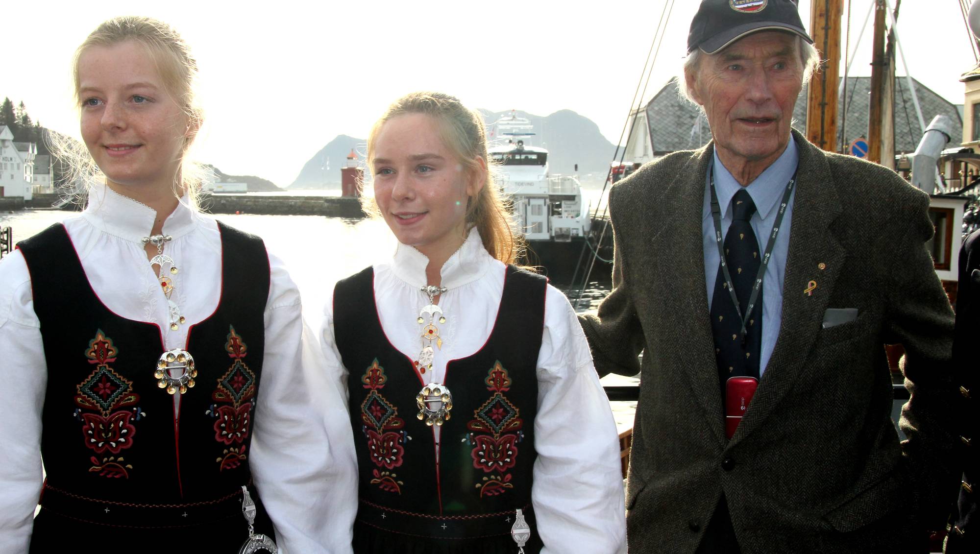 Avduket byste Margit J. Godø – NRK Møre og Romsdal – Lokale nyheter, TV ...