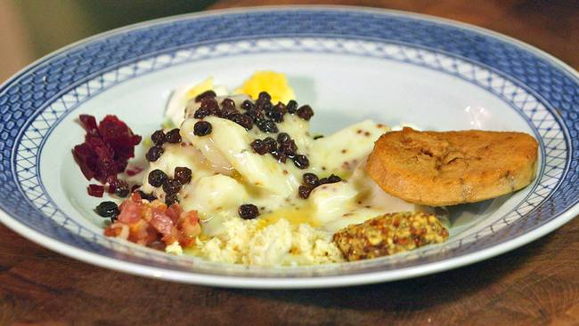 Plukkfisk med korinter – NRK Mat – Oppskrifter og inspirasjon