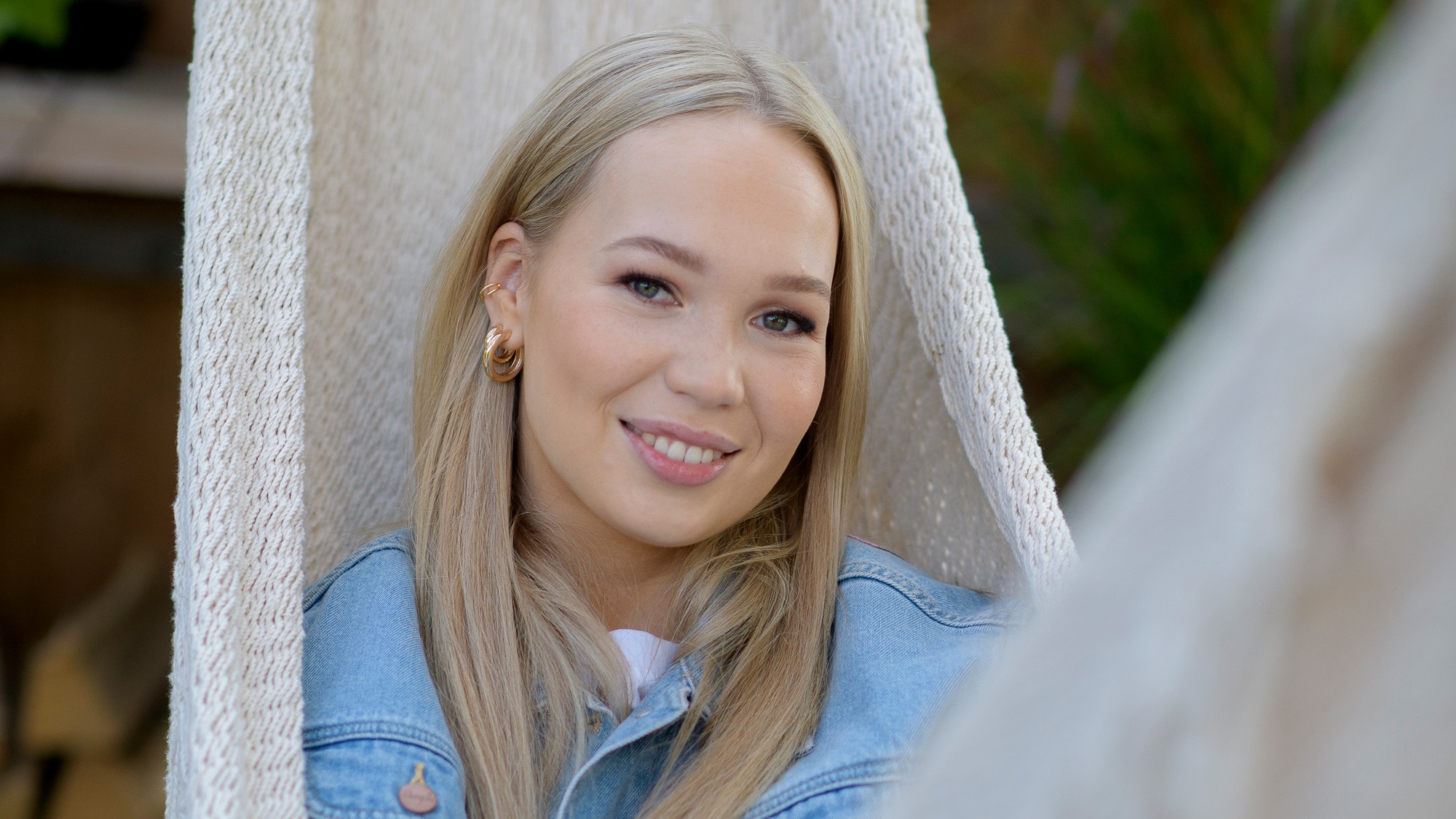 Agnete Saba gudnejahttá Maria Mena sámegillii – NRK Sápmi - samiske ...