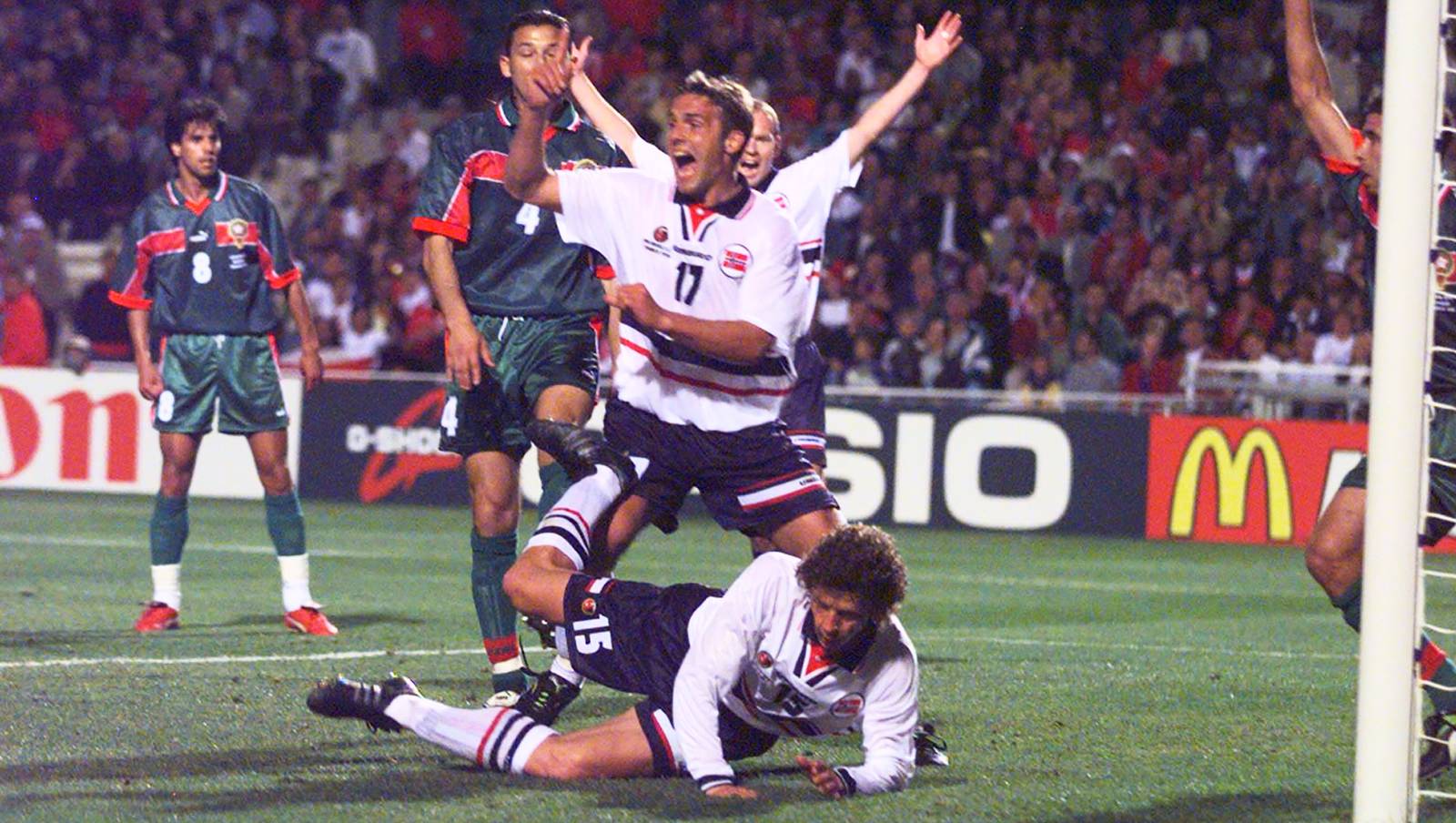 Dan Eggen klippet krøllene – NRK Fotball – Nyheter, tabeller og resultater