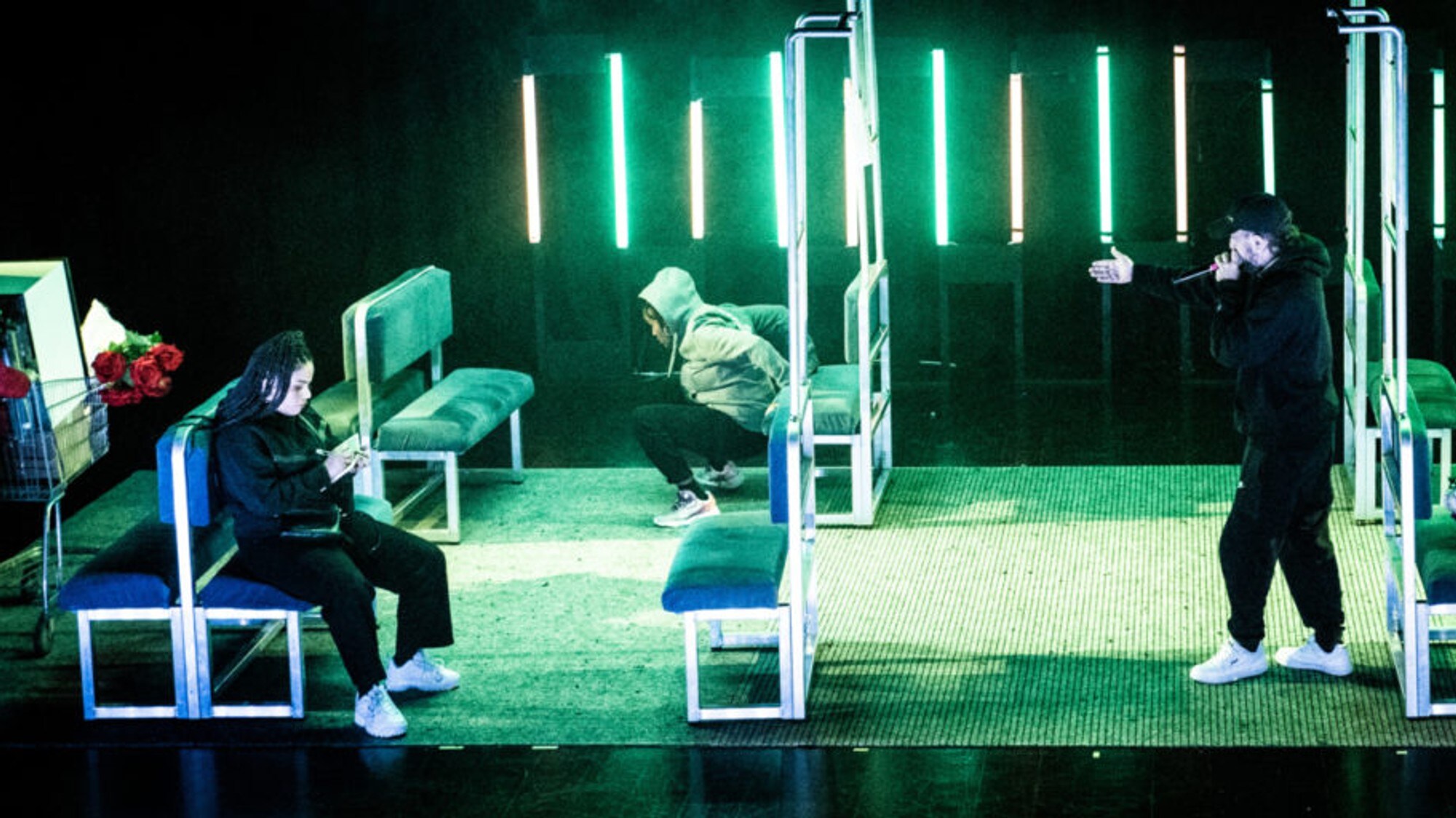 Anmeldelse: «Linje 5», Det Norske Teatret/Rommen Scene – Anmeldelser og ...