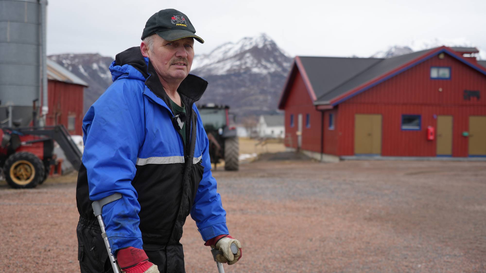 Sykemeldte bønder opplever å ikke få avløsere: – Det går på helsa løs ...