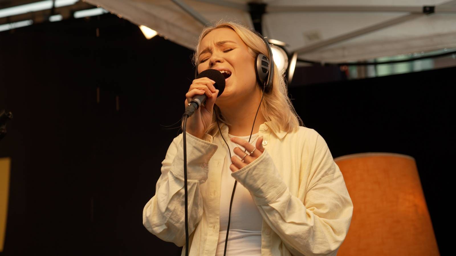 Agnete Saba tar språket tilbake med «Linna giella» – NRK Sápmi ...