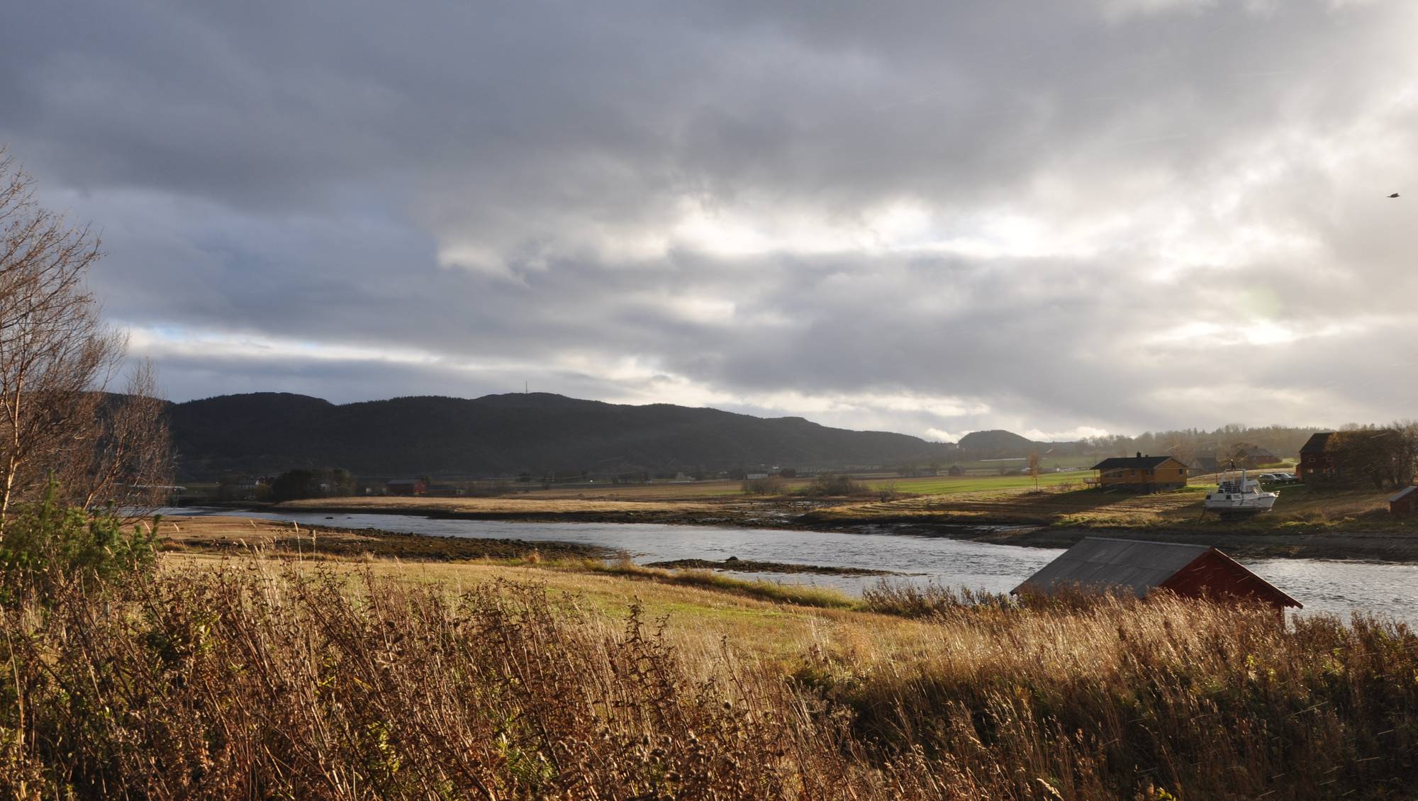 Bobleanlegg blåser liv i sjøen Botn – NRK Trøndelag – Lokale nyheter ...